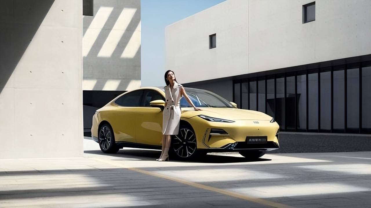 吉利银河E8正式上市，售价17.58万元起，搭载800V，这能不心动？_搜狐汽车_搜狐网