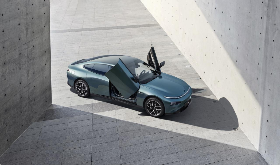 剪刀门+3秒破百 小鹏P7i鹏翼性能版只要20万出头_搜狐汽车_搜狐网