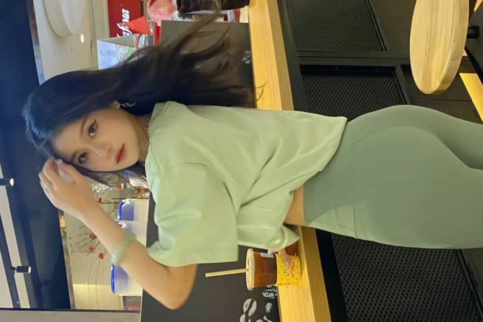 170mm和54kg，微胖真的很适合瑜伽裤_运动_魅力_曲线美