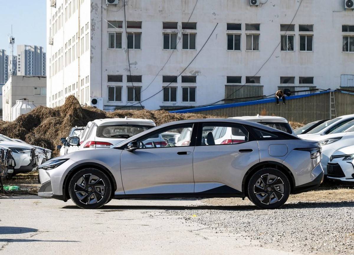 售价16.98万元起，新款一汽丰田bZ3上市，最高续航可达616公里_搜狐汽车_搜狐网