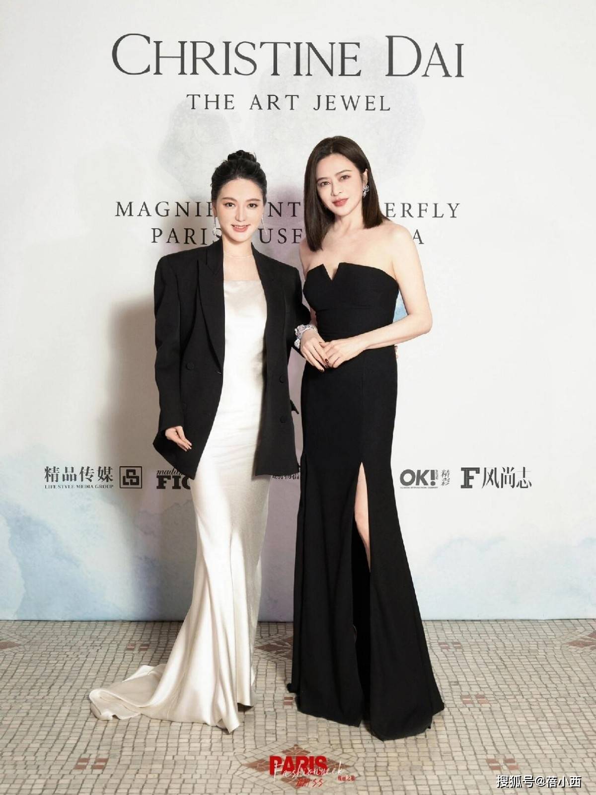 被“关之琳”惊艳到！穿深V领印花裙+微卷短发，61岁美出新高度 -6park.com