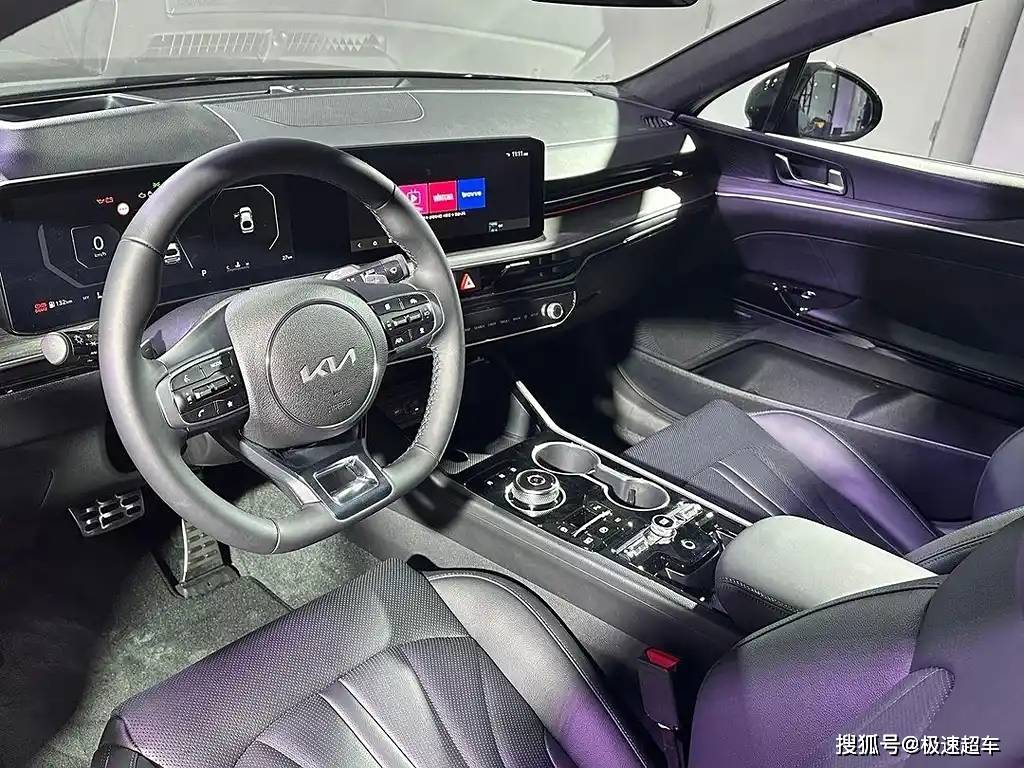 全新一代起亚K5来啦，CVVD发动机技术+64色氛围灯，GT版更有魅力_搜狐汽车_搜狐网