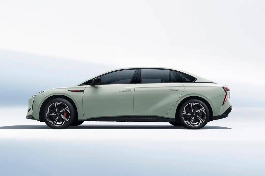 红旗EH7正式上市，22.98万元起售，最高续航820公里_搜狐汽车_搜狐网