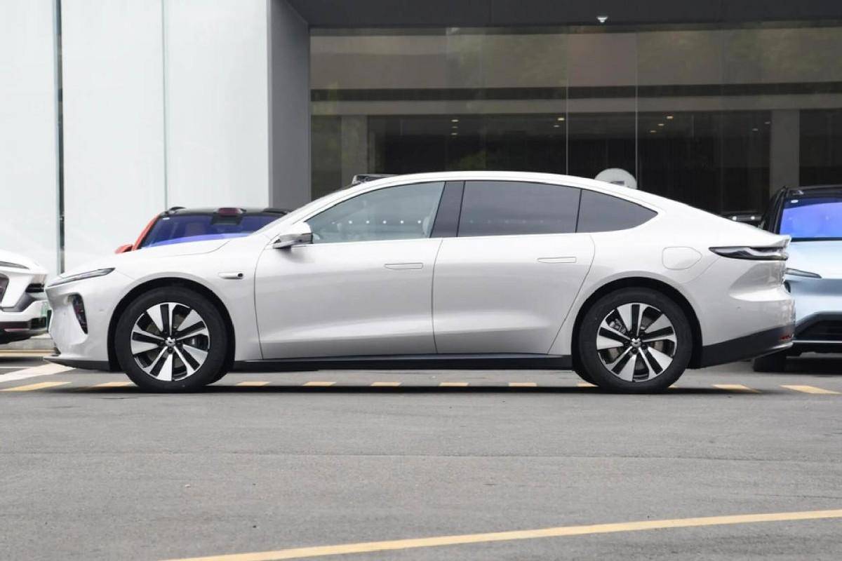 北京车展：新款蔚来ET7亮相，外观颜值上升，现款42.80万元起_搜狐汽车_搜狐网