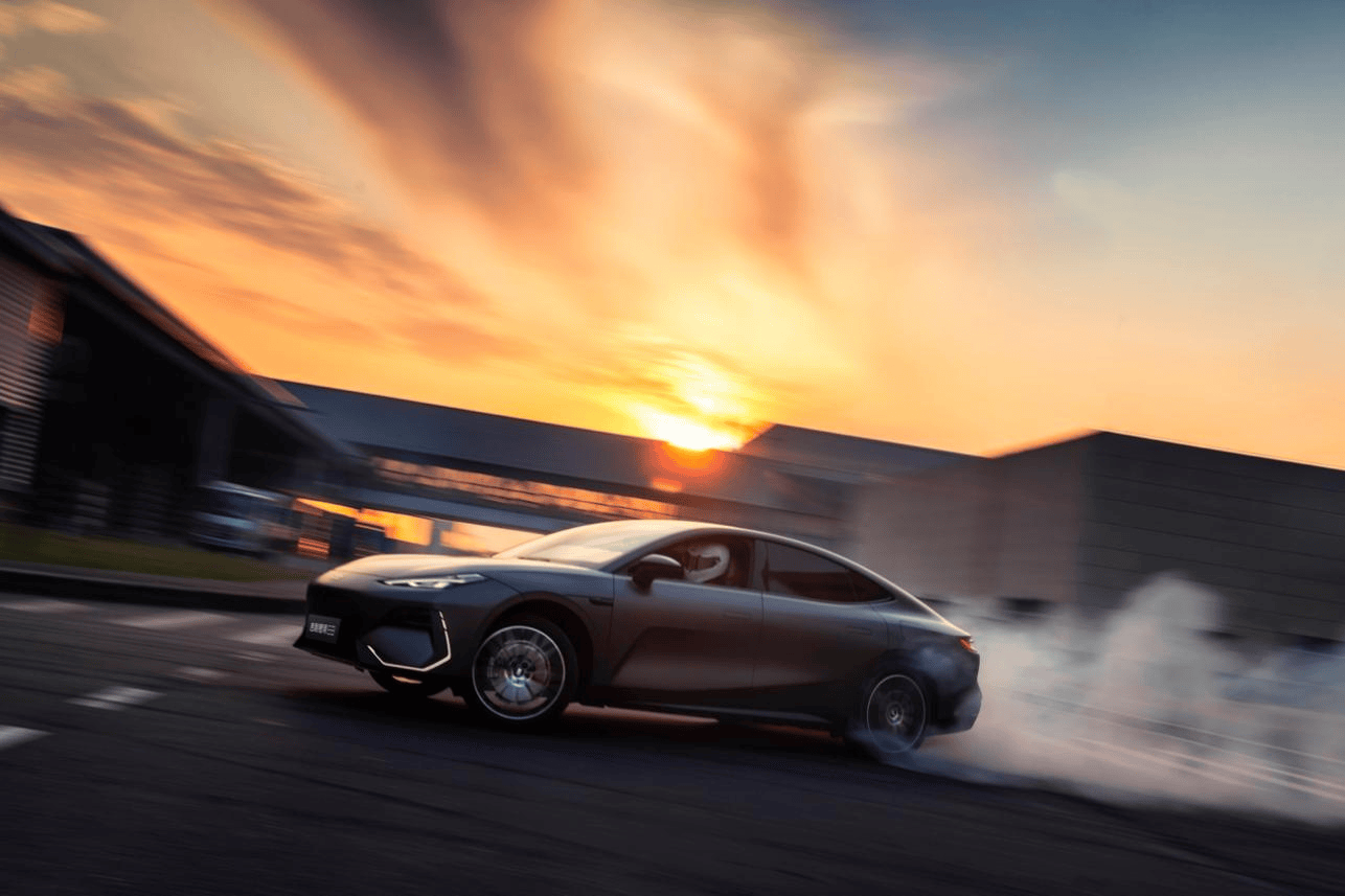 吉利银河E8两款龙腾版发布 21万级“800V+四驱”纯电轿车_搜狐汽车_搜狐网