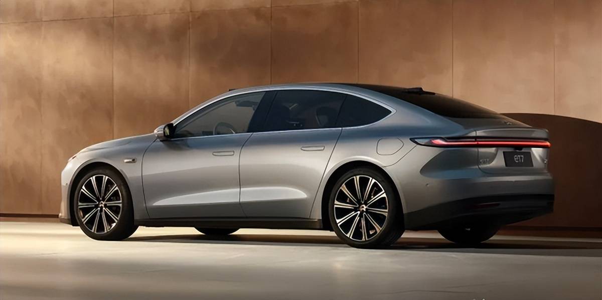 最优雅的行政轿车？2024款蔚来ET7开启预订，现款42.8万元起售_搜狐汽车_搜狐网