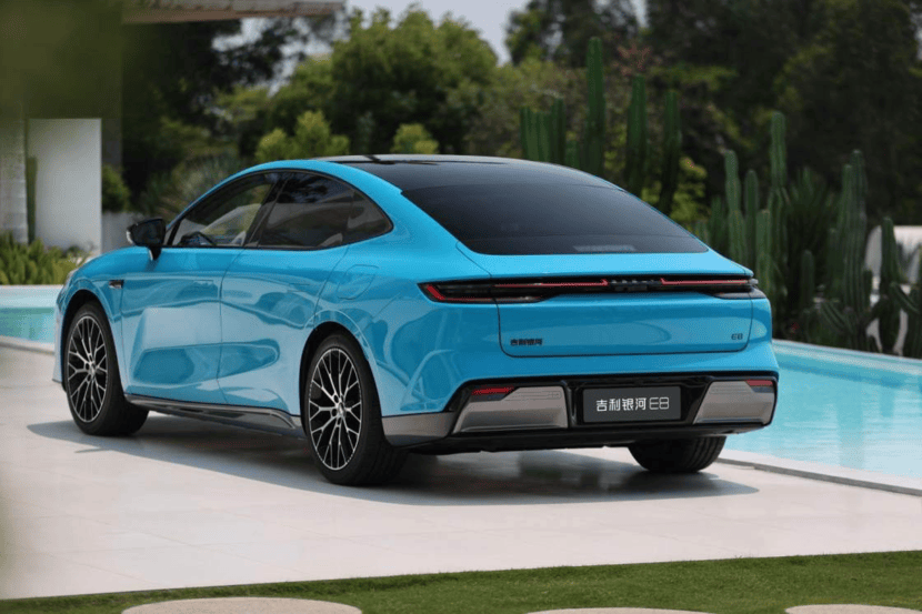 银河E8龙腾版登场，低配不到17万，打的就是小米SU7？_搜狐汽车_搜狐网