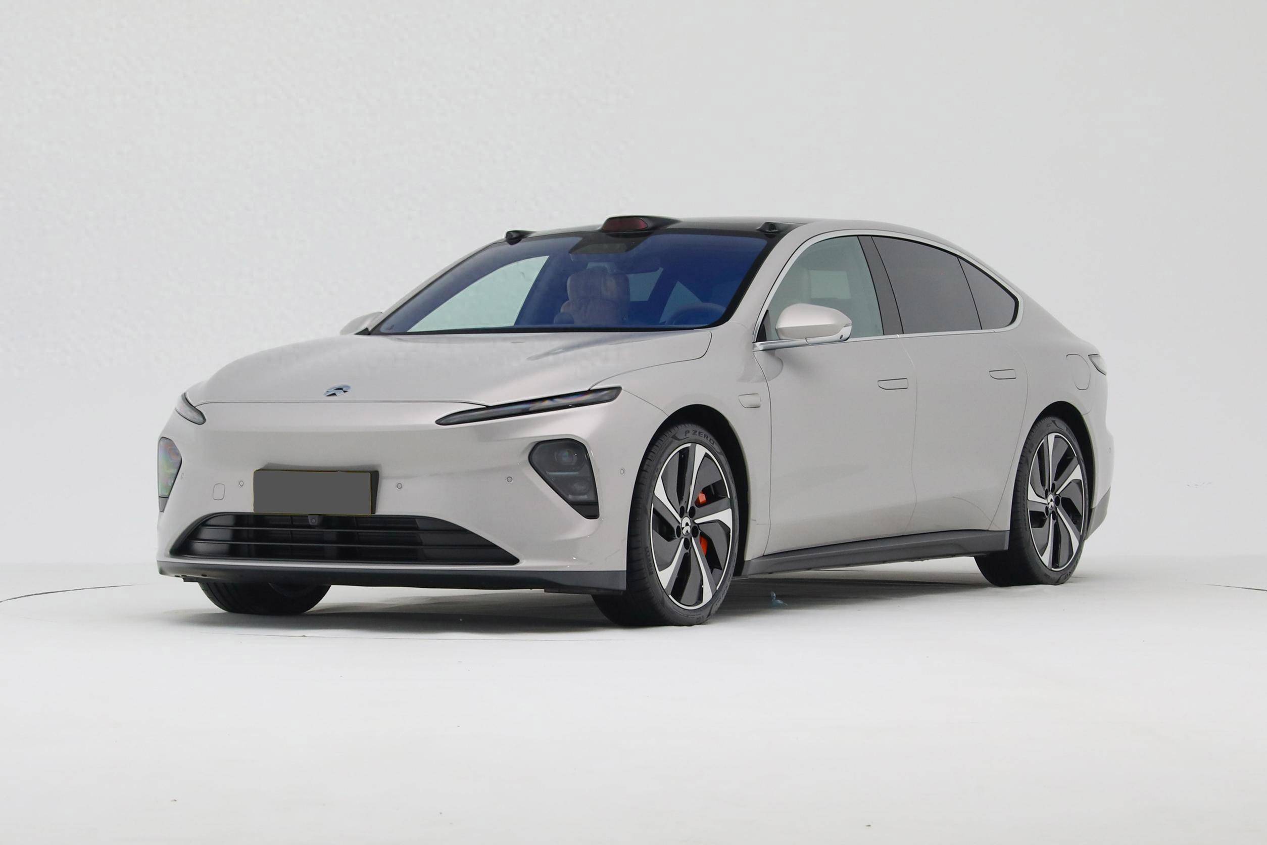 电比油远！搭载半固态电池技术，2024款蔚来ET7实测续航1070公里引外媒关注_搜狐汽车_搜狐网