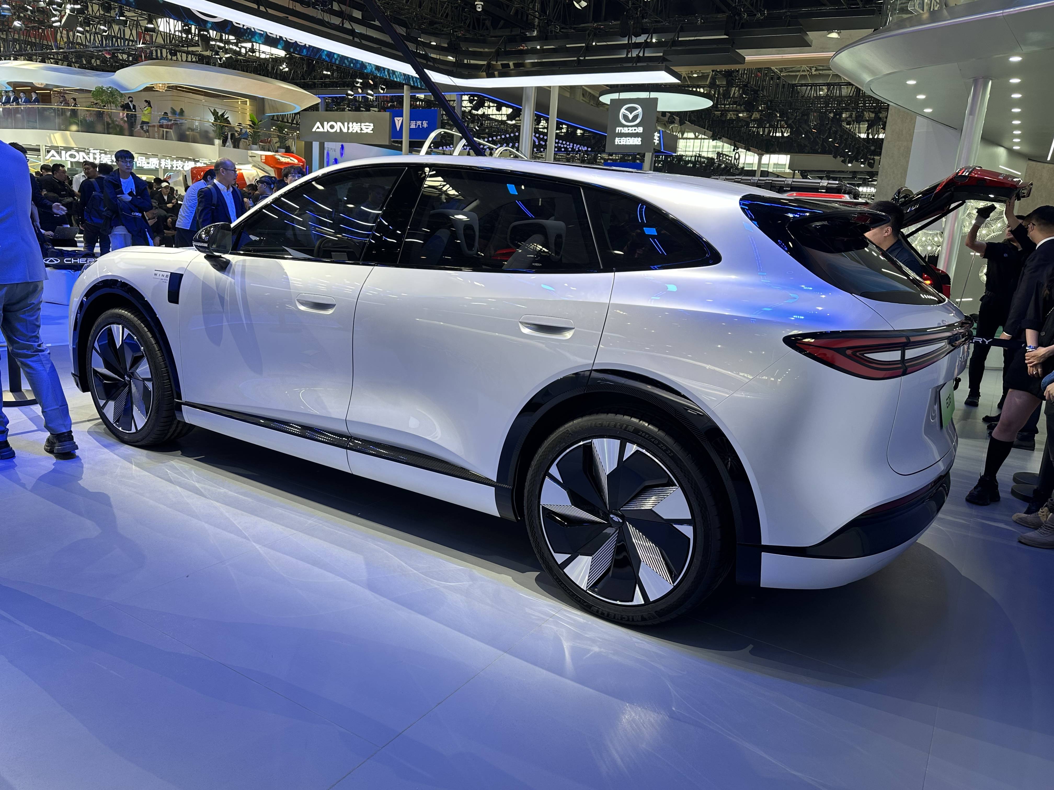 奇瑞风云E06亮相北京车展，配激光雷达+冰箱，增程版续航超1600km_搜狐汽车_搜狐网