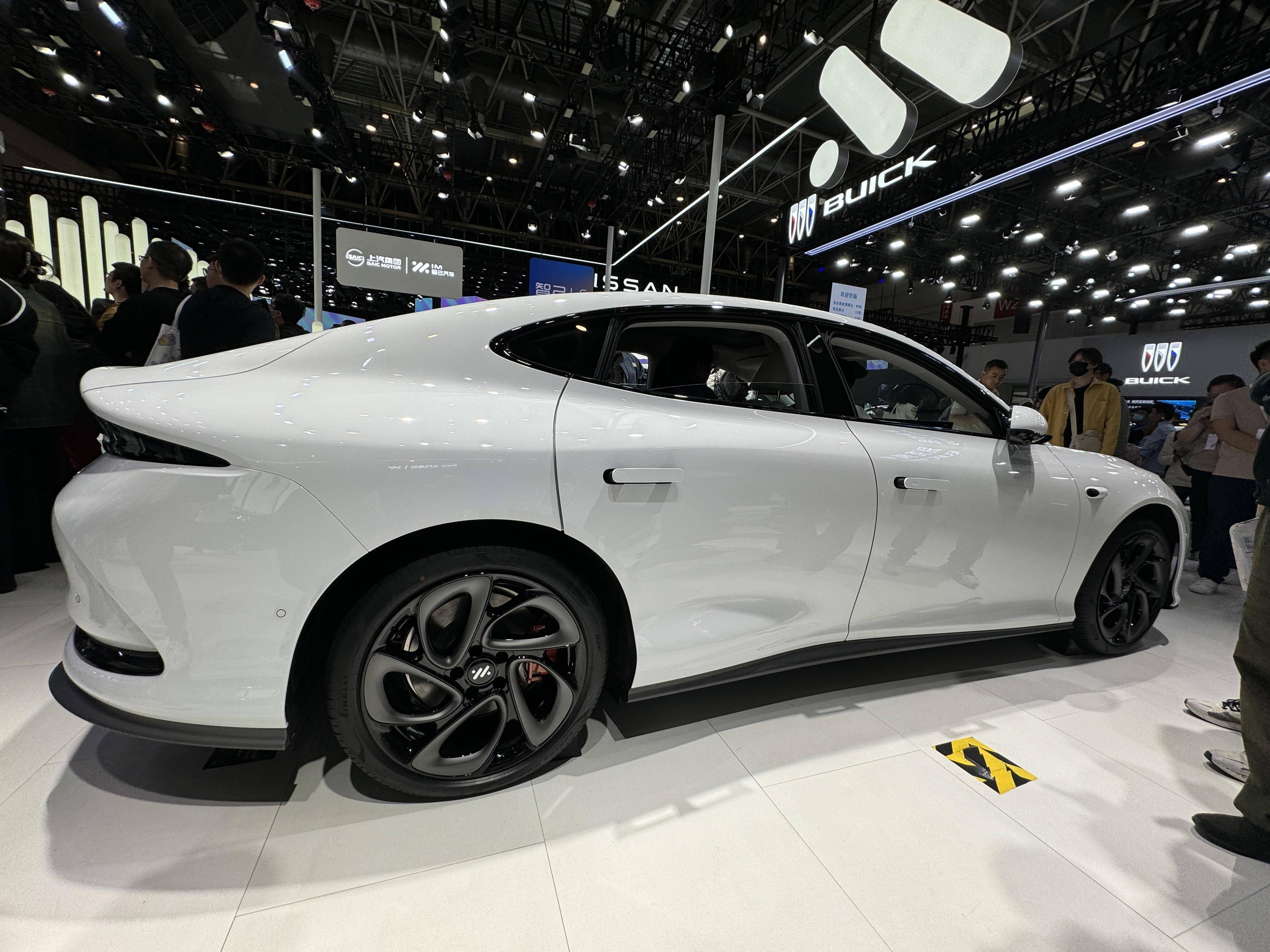 实拍智己L6，全系搭“智能生态驾舱系统”IMOS 3.0_搜狐汽车_搜狐网