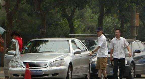 葛优的硬派老路虎，一辆车开十几年，车牌显赫：九五之尊_搜狐汽车_搜狐网