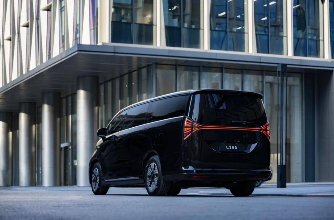 定位中大型纯电MPV LEVC L380正式开启预售，意向金2000元_搜狐汽车_搜狐网