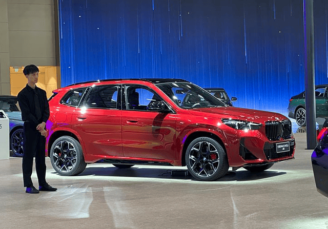 宝马X1 M35Li全球首发亮相！双幅条格栅+熏黑运动套件，2.0T+7DCT_搜狐汽车_搜狐网