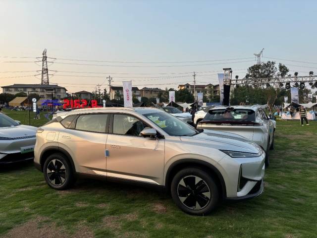 东风风神L7西南区上市 205km纯电版限时12.99万，性价比超高！_搜狐汽车_搜狐网