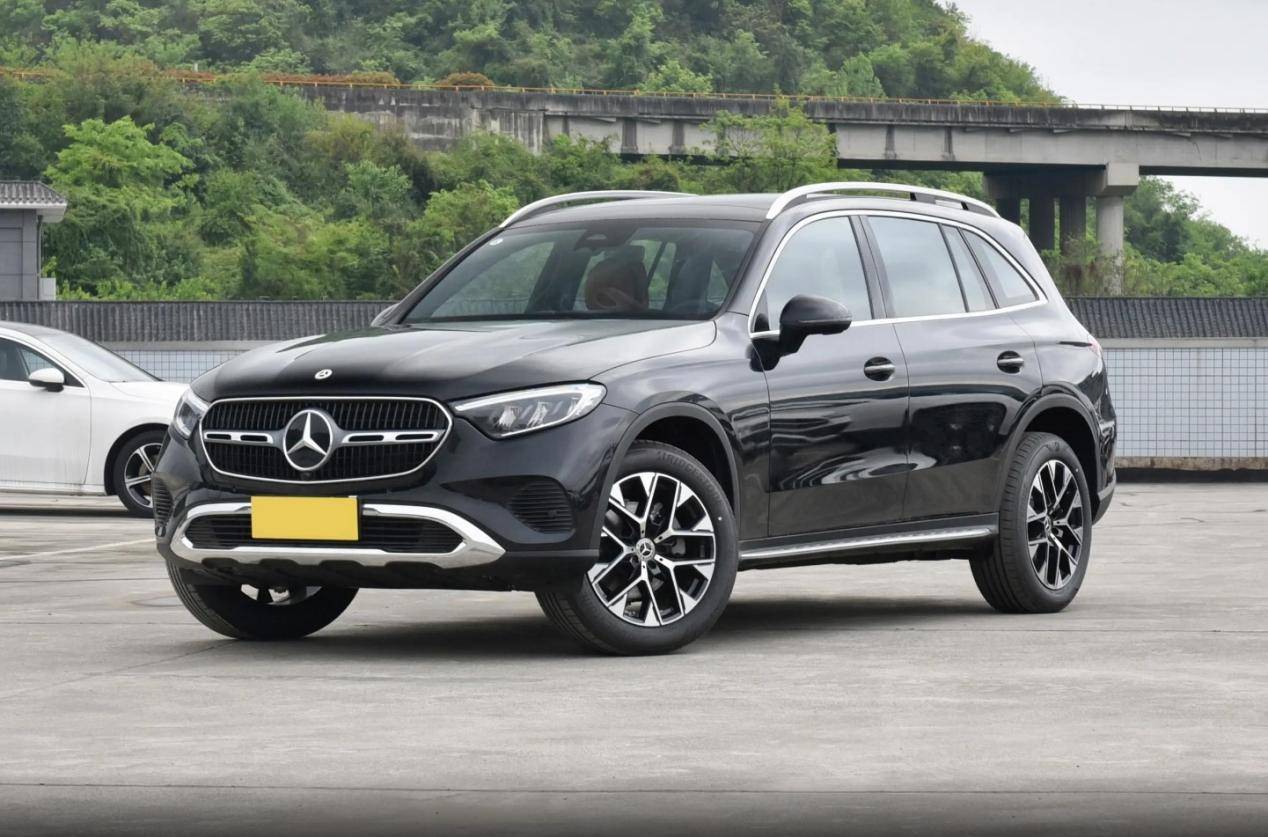实拍奔驰GLC，降价近11万，标配2.0T+48V+9AT，值得入手吗？_搜狐汽车_搜狐网