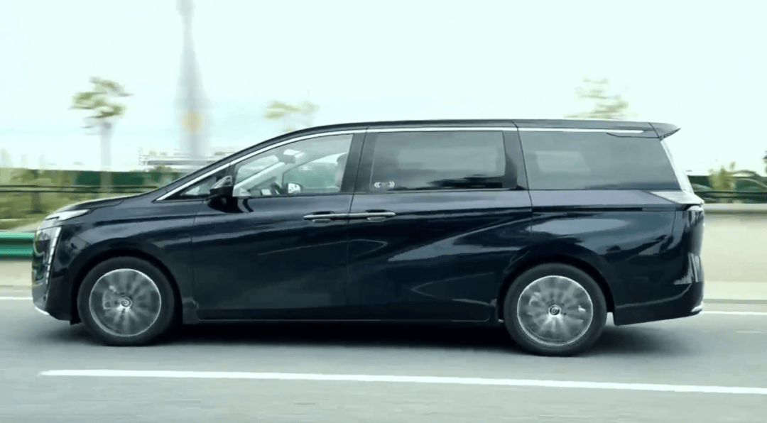 快评传祺E8荣耀版：16.68万元起，把混动MPV价格打下来了_搜狐汽车_搜狐网