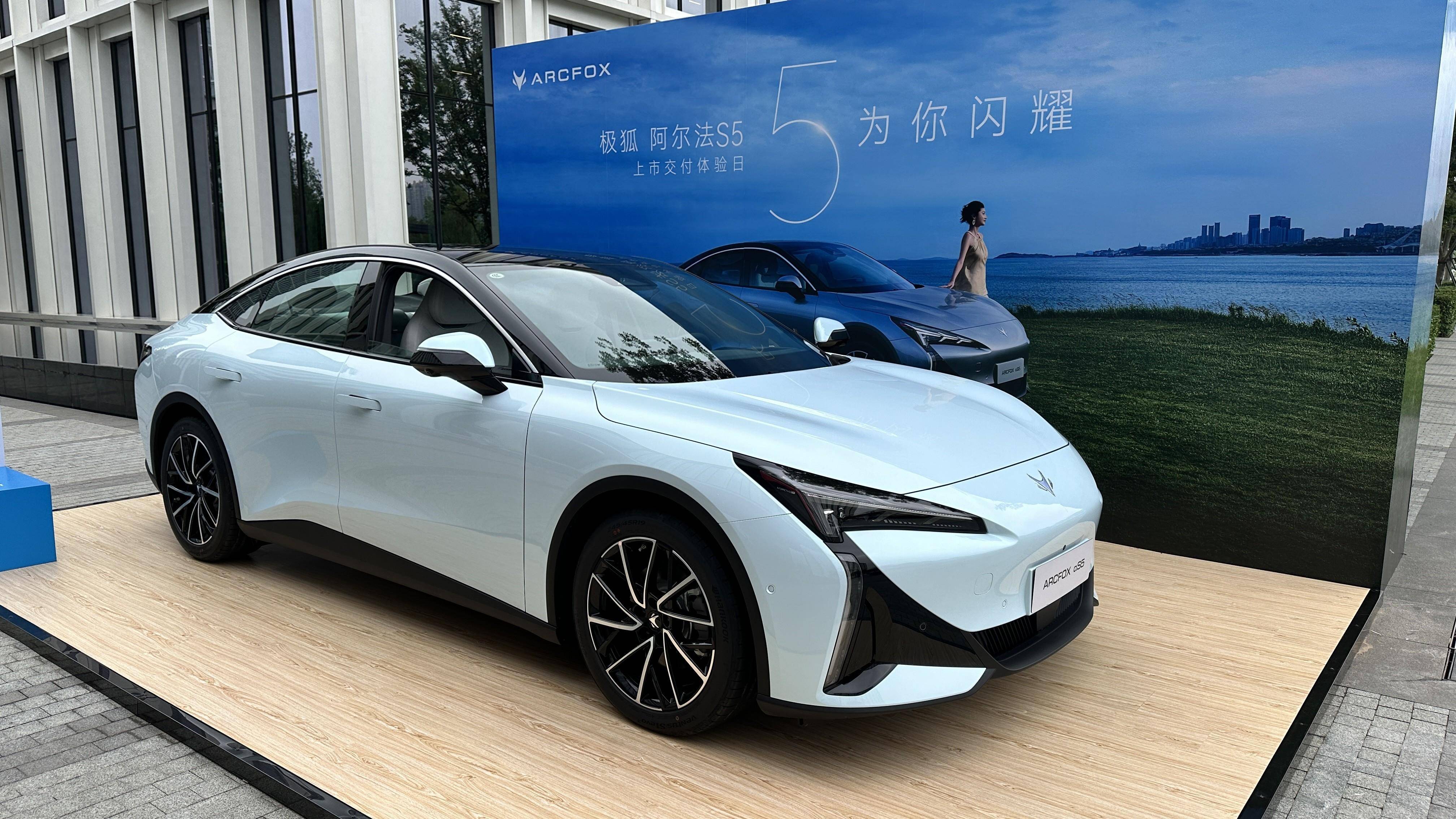 800V纯电轿跑杀到终端17万，极狐阿尔法S5理应有一席之地_搜狐汽车_搜狐网