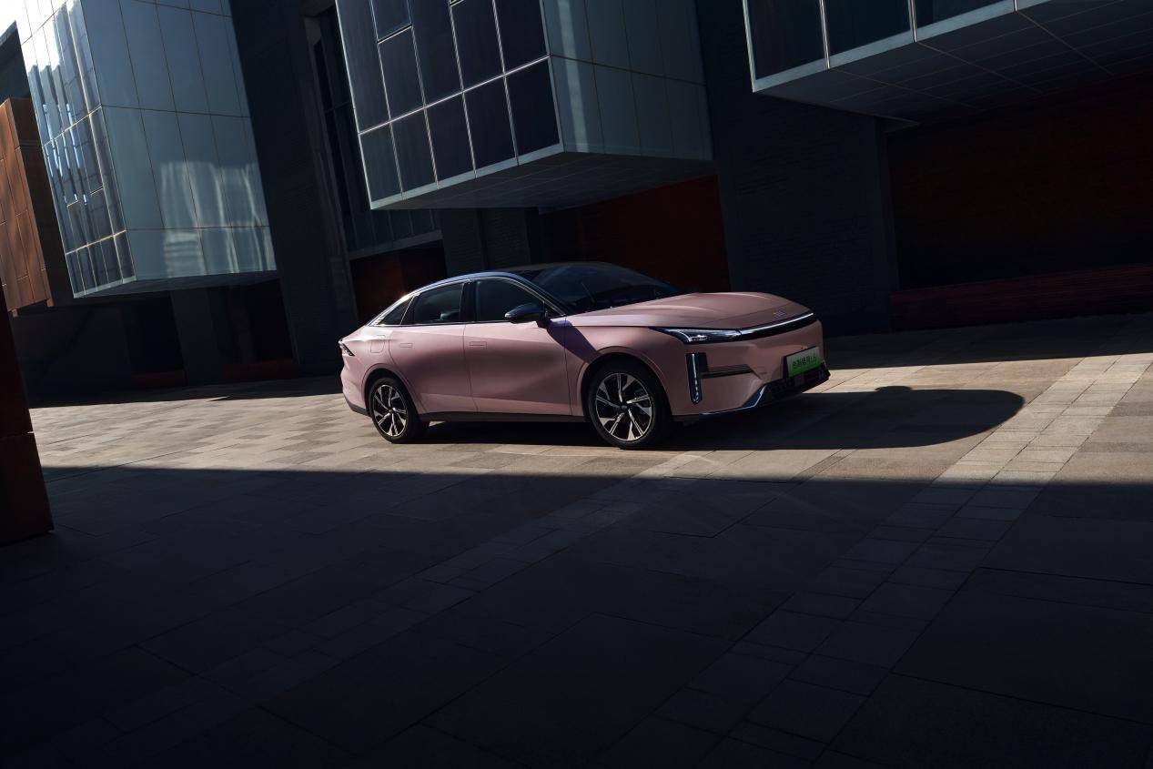 吉利银河L6创想版，玫瑰色+悬浮黑顶免费享，只要12.98w_搜狐汽车_搜狐网