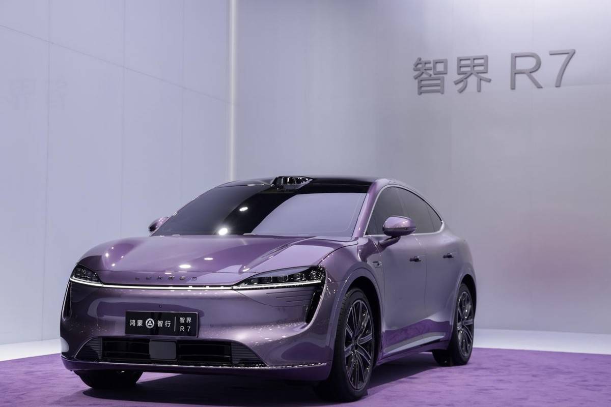 智界R7成都车展实拍，定义纯电轿跑SUV新标准_搜狐汽车_搜狐网