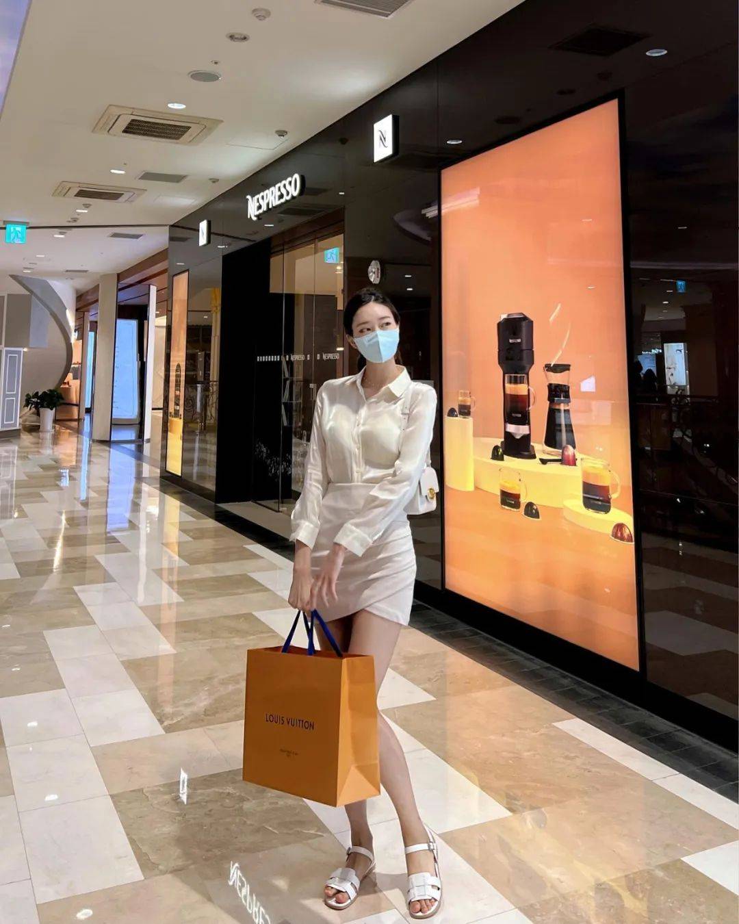 韩国极品女神！177cm、54kg，又白又嫩，无敌大长腿真的太绝了_大腿_双又白_短裤