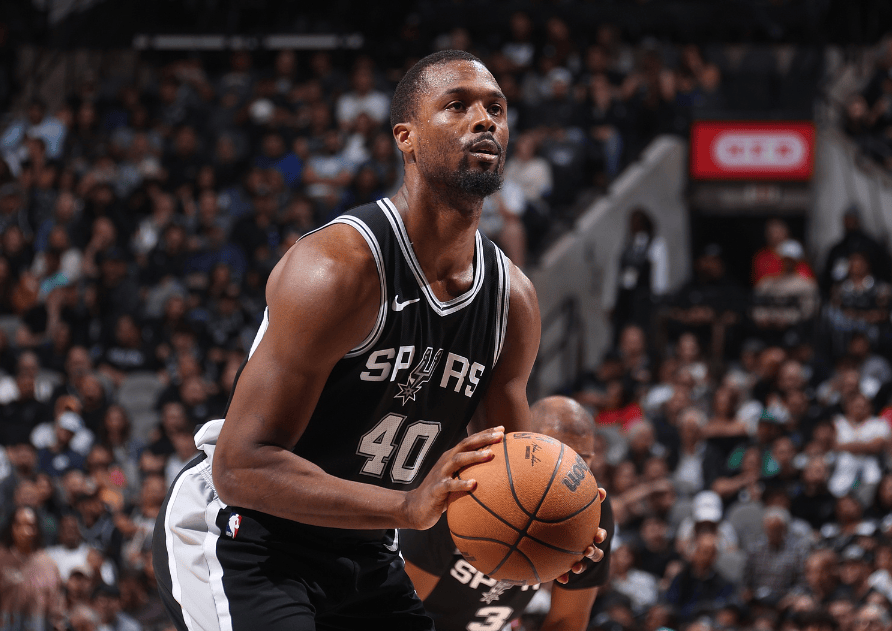 大器晚成，32岁巴恩斯爆发，创造NBA77年来独一无二的纪录_马刺队_比赛_赛季