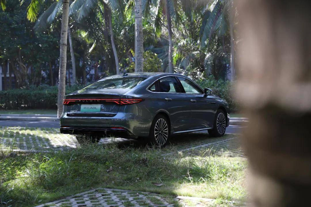 换装15.6英寸大屏，对标比亚迪秦L，风云A8L售价10.99万起_搜狐汽车_搜狐网