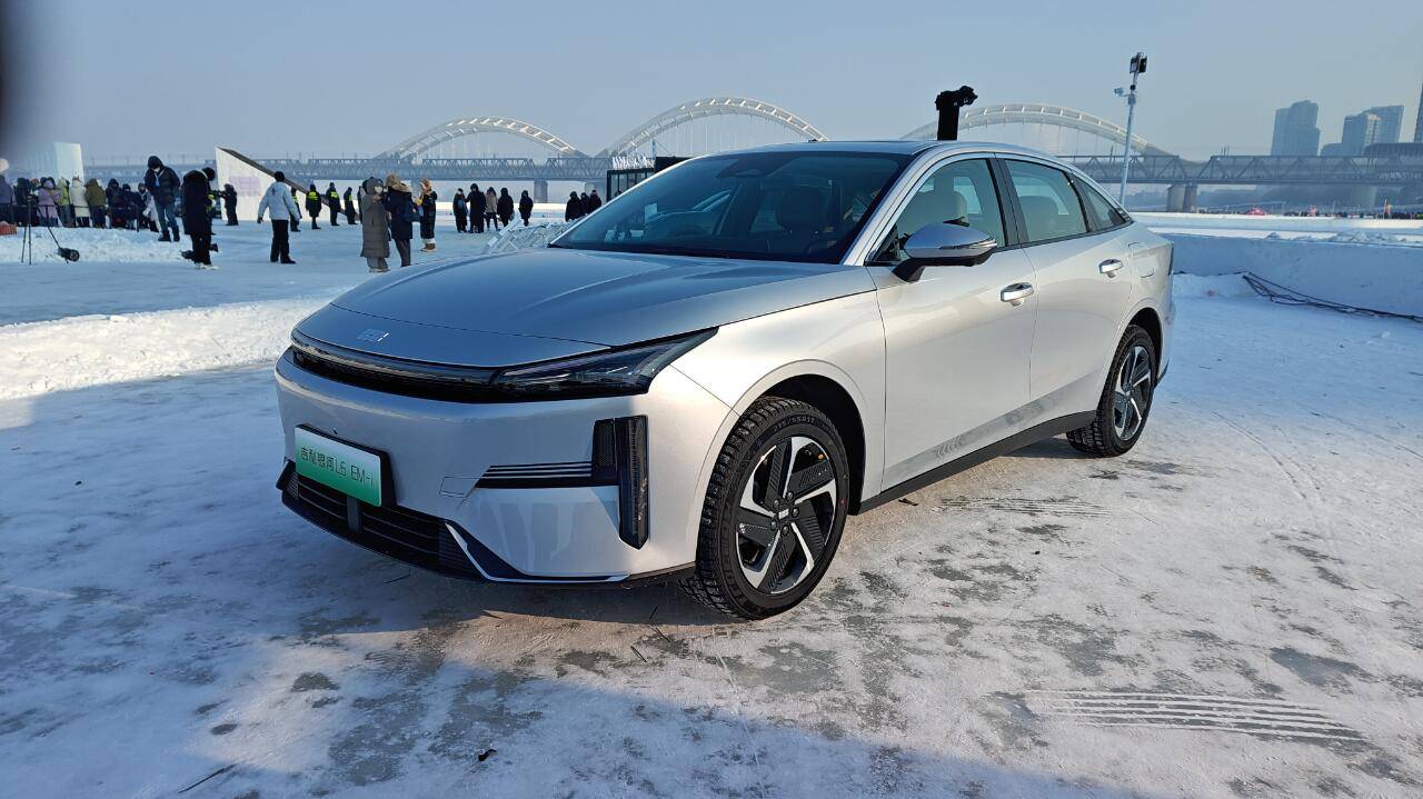 吉利银河L6/L7 EM-i实车现身，亏电油耗2L级、综合续航超2000km-智能车-资讯-头部财经