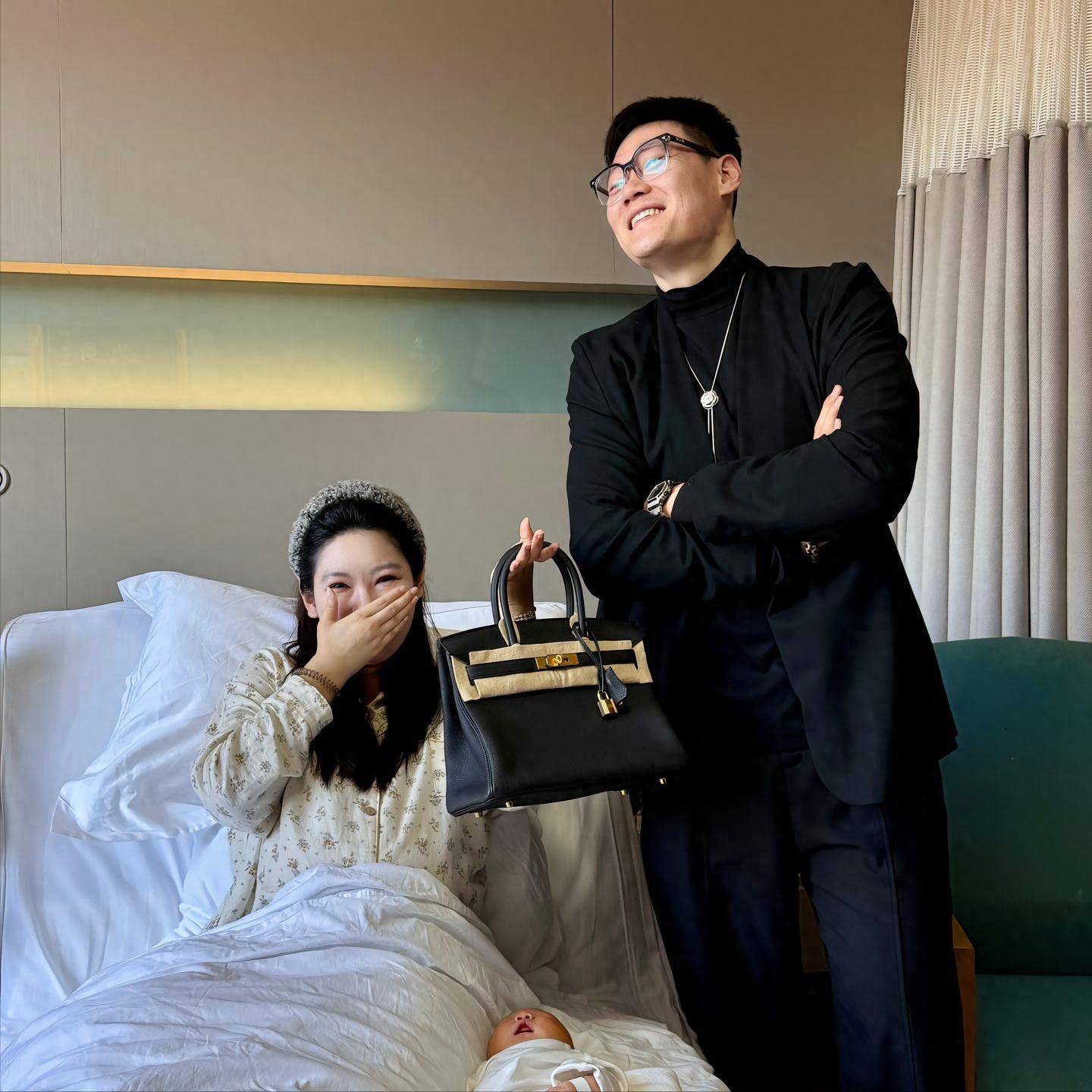 张宁升级当爸，送妻子两豪礼，价格超50万，今夏有望顶薪续约山西_的合同_礼物_1