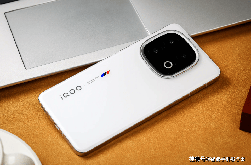 iQOO 14系列再次被确认：屏幕大改革，或采用三星屏幕_手机_市场_方面