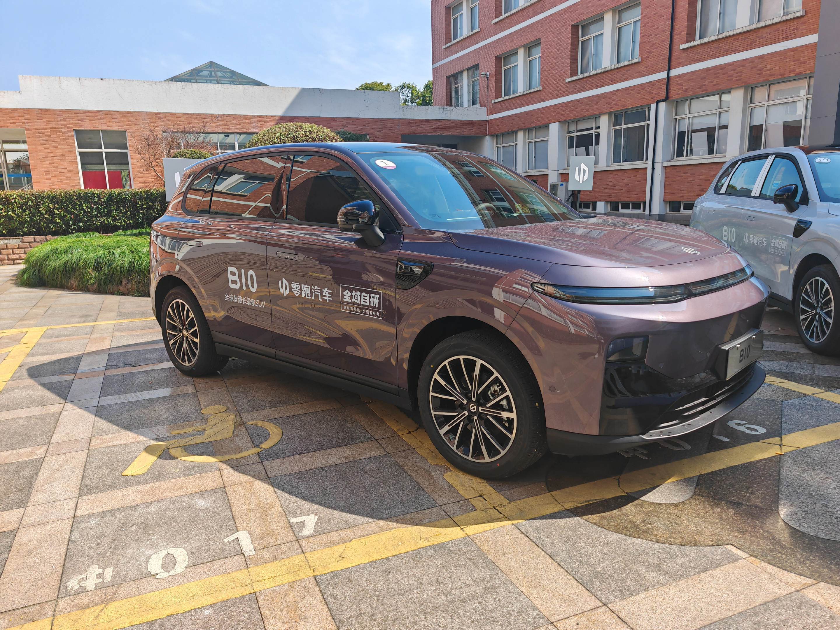 零跑B10更多实车图曝光，大过元PLUS+激光雷达，续航510km_搜狐汽车_搜狐网