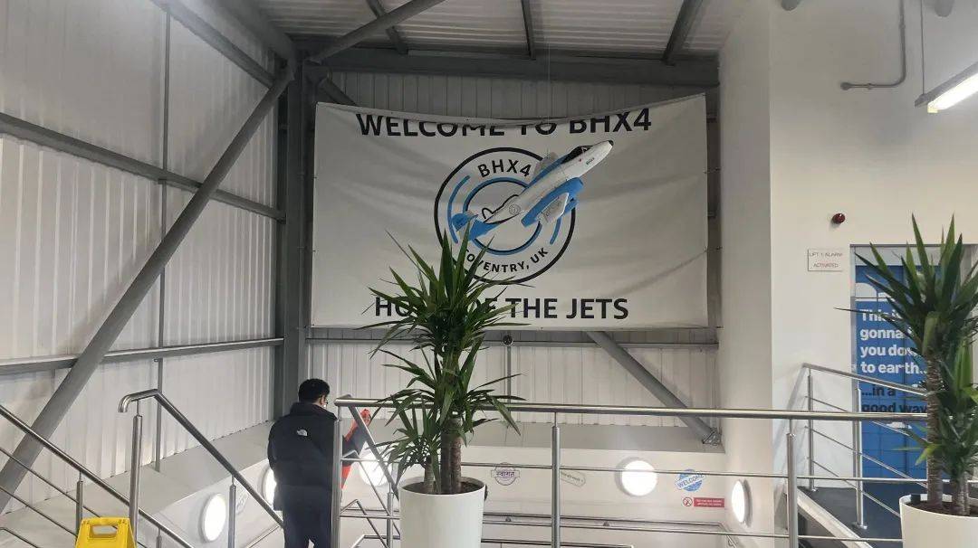 多图！乐丰联运受邀参观亚马逊BHX4仓：探索FBA仓内部高效运转的自动化设备！_仓库_物流_欧洲