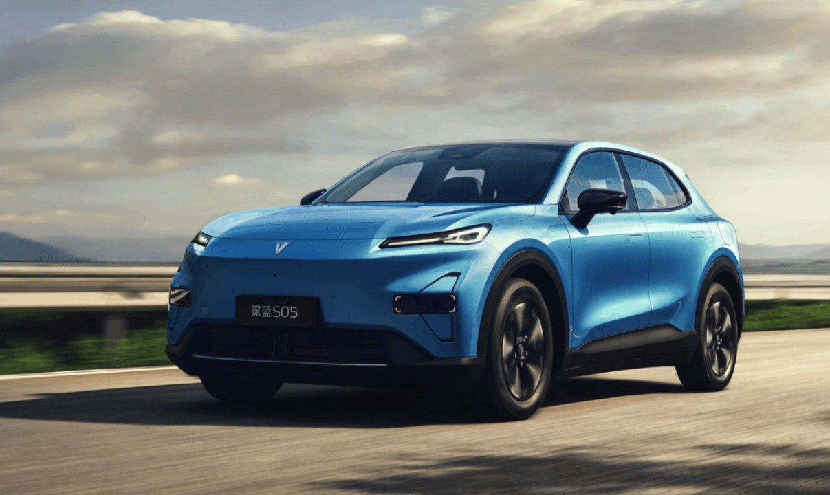 2025智驾普及元年？深蓝S05和银河E5谁更厉害_搜狐汽车_搜狐网