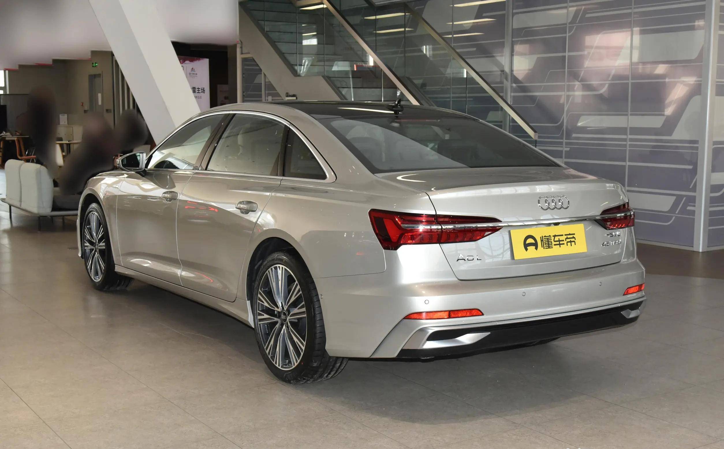 45.49万，奥迪A6L新版本上市，能否战胜奔驰E级？_搜狐汽车_搜狐网