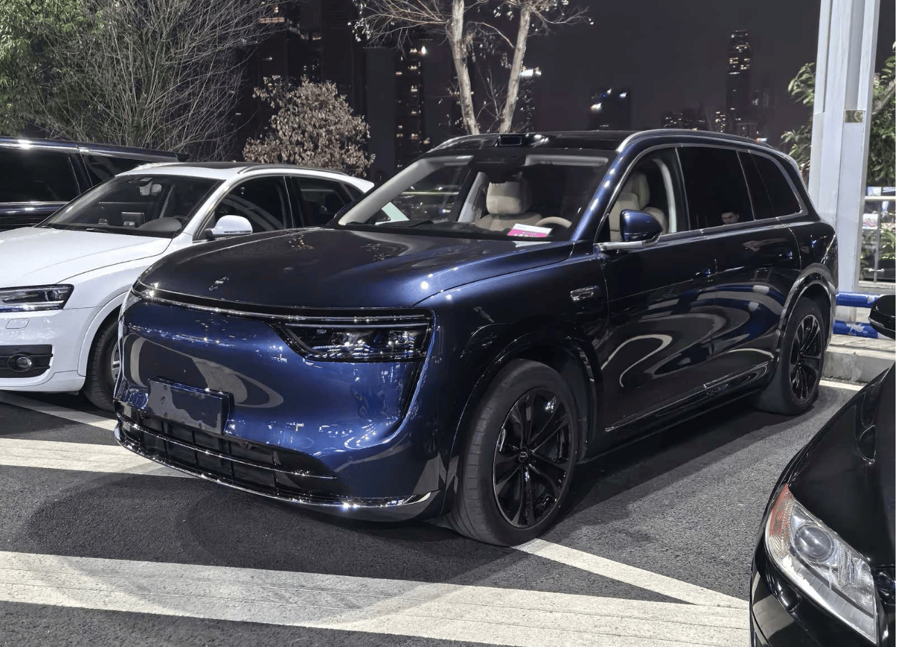 问界M8配置曝光，长近5米2+投影大灯，续航1526km配空气悬架+EDC_搜狐汽车_搜狐网