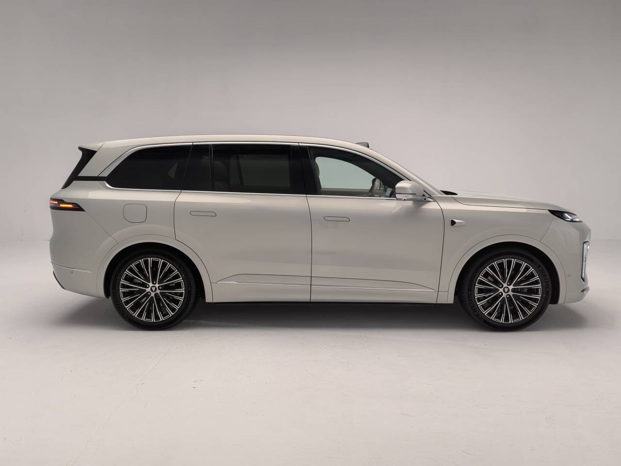 这款9系旗舰SUV或能闷声发大财？静态体验深蓝S09_搜狐汽车_搜狐网