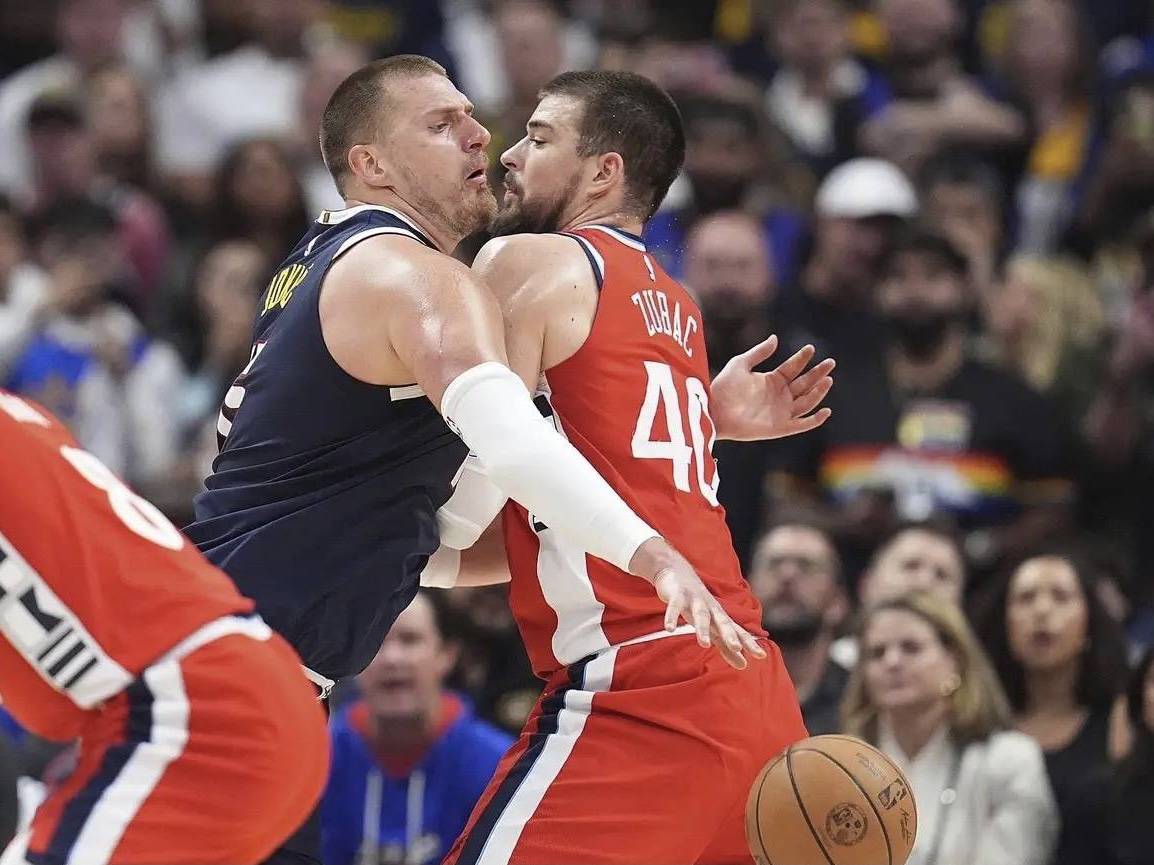 NBA ：G2掘金主场102-105憾负快船，赛后约基奇谈右肘上的护臂，对抗时需要多一点缓冲_巴茨_投篮