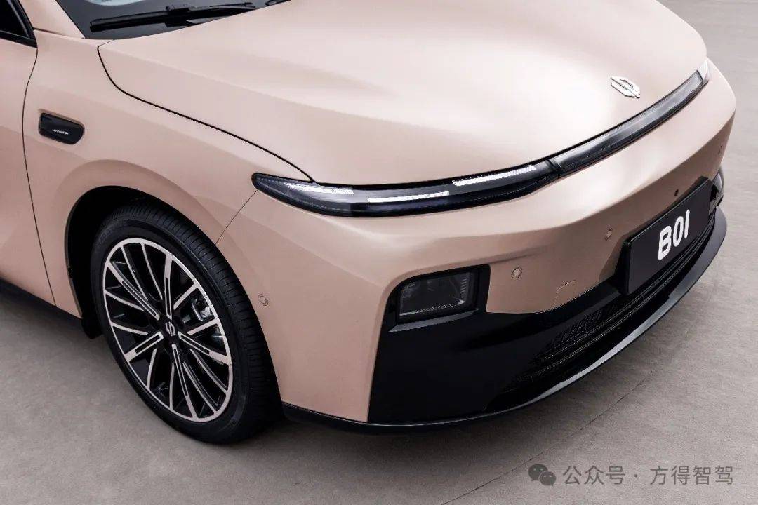 15万级零跑B01亮相上海车展：续航650km+激光雷达智驾+母婴级座舱_搜狐汽车_搜狐网