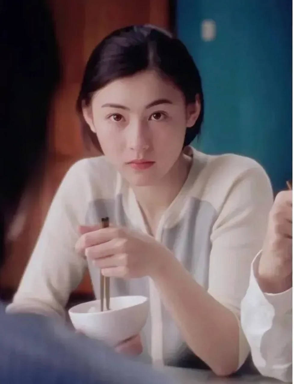 天啦！看到陈红和周海媚1996年合影，才懂陈凯歌为啥说一眼万年！ - 老 炮 儿