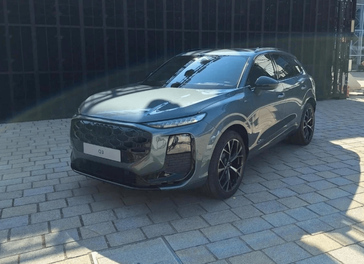 全新一代奥迪Q3实拍，内外看齐新一代Q5L，配怀挡+272马力_搜狐汽车_搜狐网