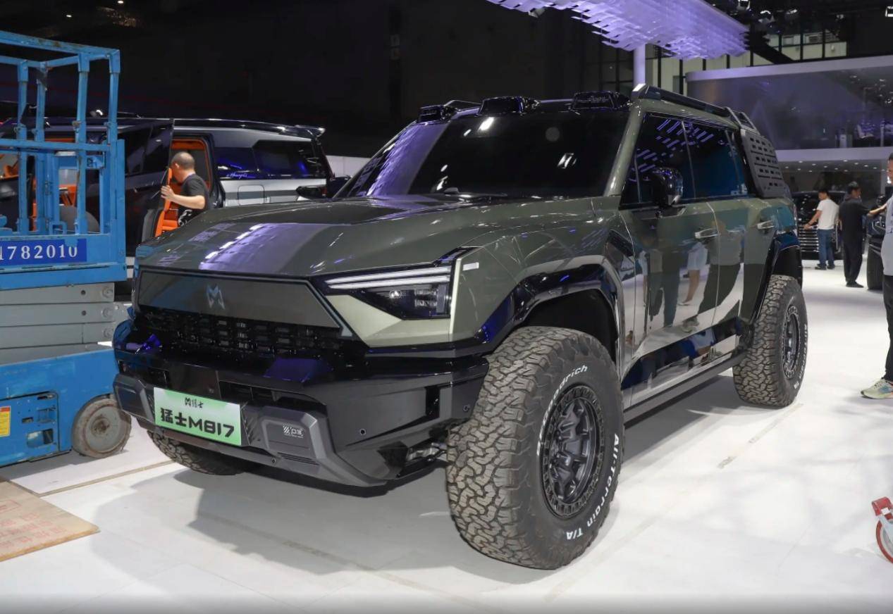 猛士M817，二汽东风为何用一汽的电池，华为手表镶进车内_搜狐汽车_搜狐网