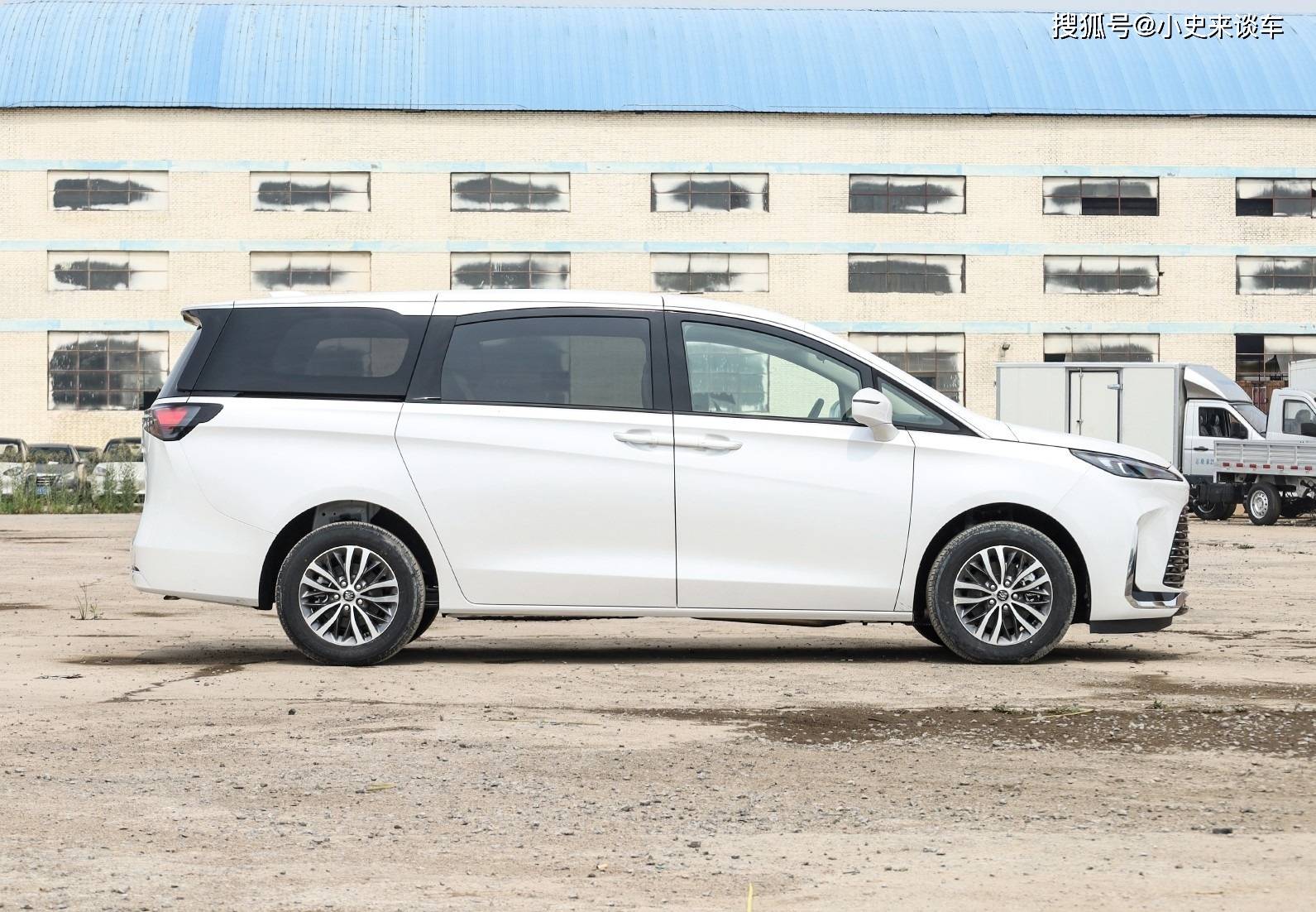 全新一代别克GL8实拍！不足23万起升级多连杆后悬架，车长超5米2_搜狐汽车_搜狐网