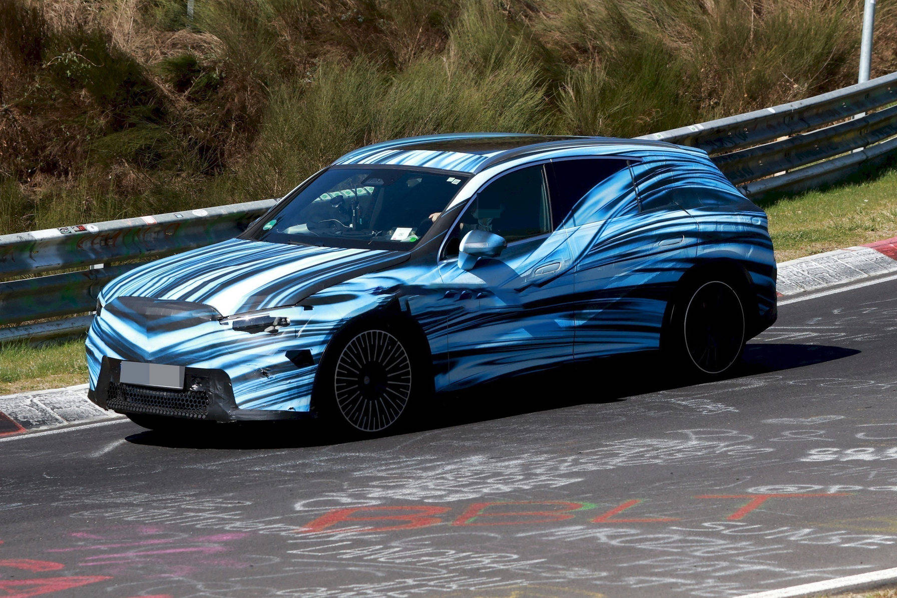 2026款奔驰GLC纯电版来了 尺寸更长 续航650km 还配后轮转向_搜狐汽车_搜狐网