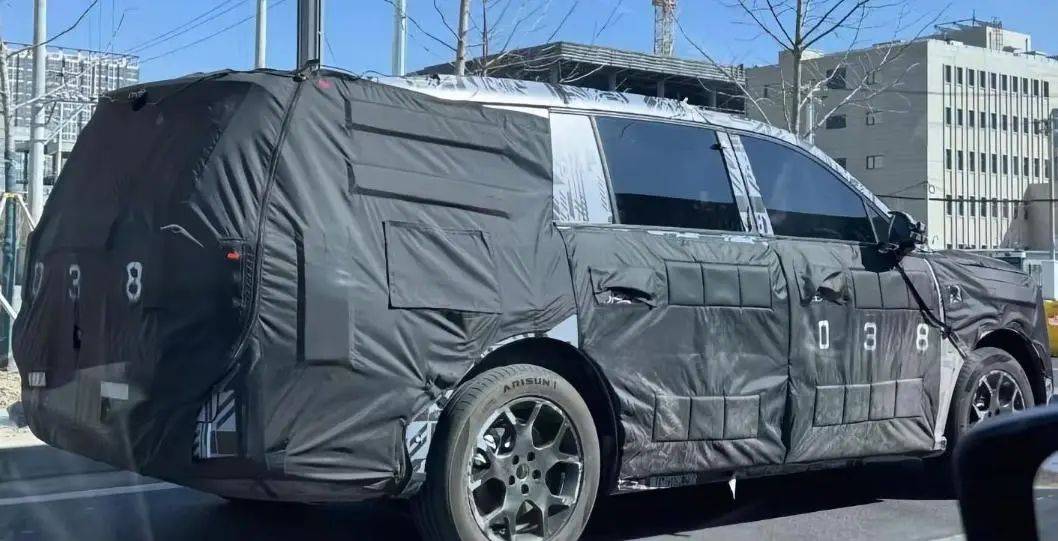 这回得排队买小米了，小米“YU9”实车曝光，长超5米3，增程+续航1500km，能挑战问界M9？_搜狐汽车_搜狐网