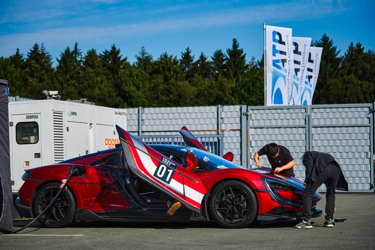 车手边摸鱼边创造电车472km/h极速纪录？仰望U9赛道版贡献最魔幻名场面！_搜狐汽车_搜狐网