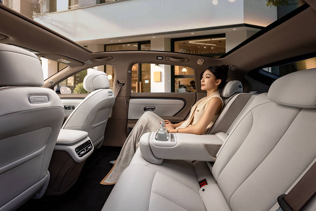 预售11.99万起满配出击！长安启源A06重塑家庭新能源轿跑价值