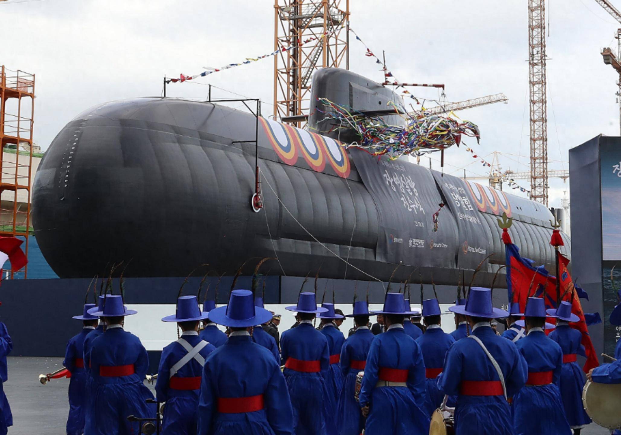 韩国最大潜艇下水，安装10个垂发单元可远程打击，吨位与039C相当_海军_张保皋_Batch-II