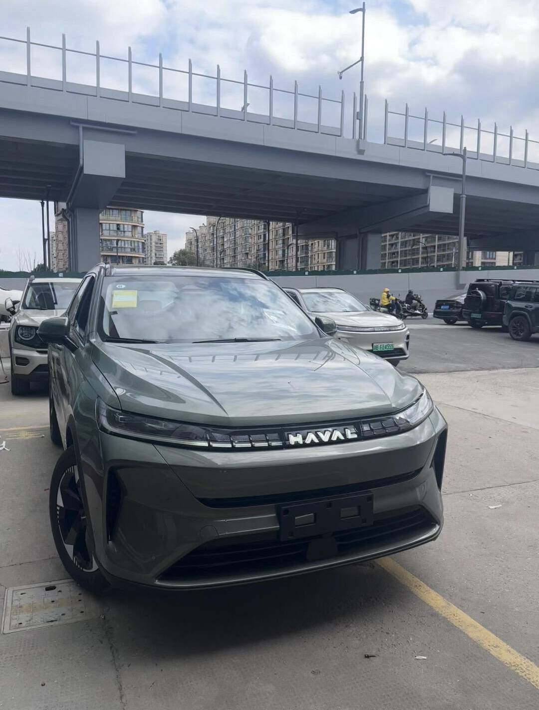 枭龙MAX燃油版？哈弗H6L实车到店，长至4米8，配2.0T+9DCT_搜狐汽车_搜狐网