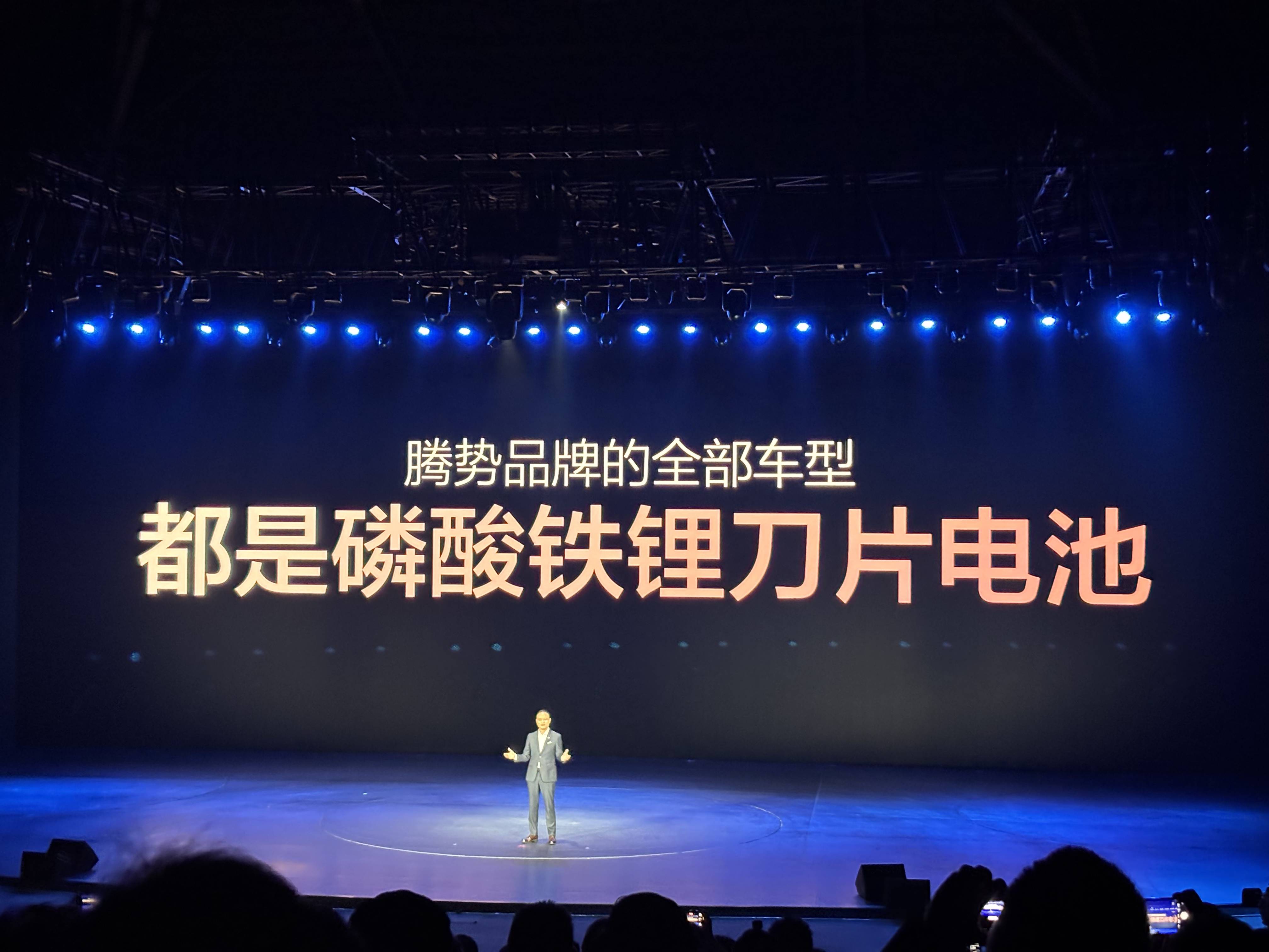 起售价不到30万，大六座SUV实力派，腾势N8L开撕问界M8胜算大吗?_搜狐汽车_搜狐网