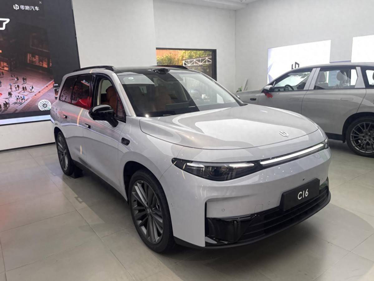 到店实拍零跑C16，14万多可入手，配6座，800V快充+续航580km_搜狐汽车_搜狐网