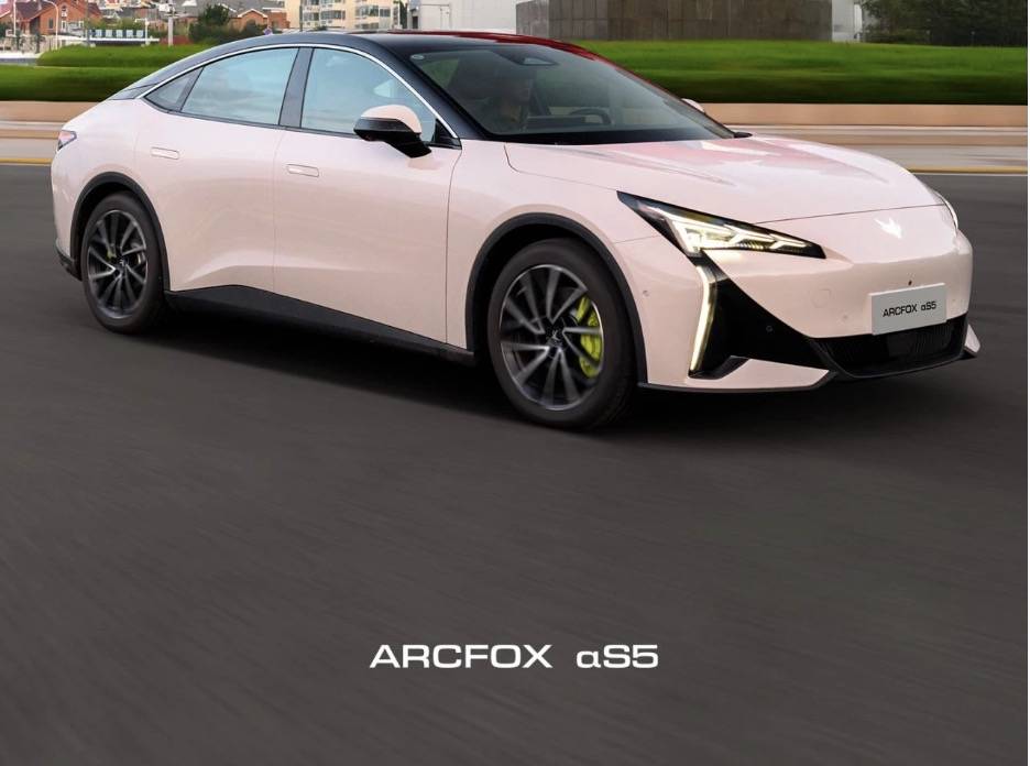 北汽蓝谷美学革新 极狐阿尔法S5演绎未来出行设计新范式_搜狐汽车_搜狐网